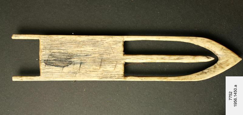 Netting shuttle - Tairawhiti Museum