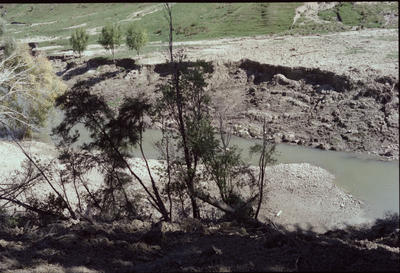 Cyclone Bola: large slip into Waimata River - Tairawhiti Museum