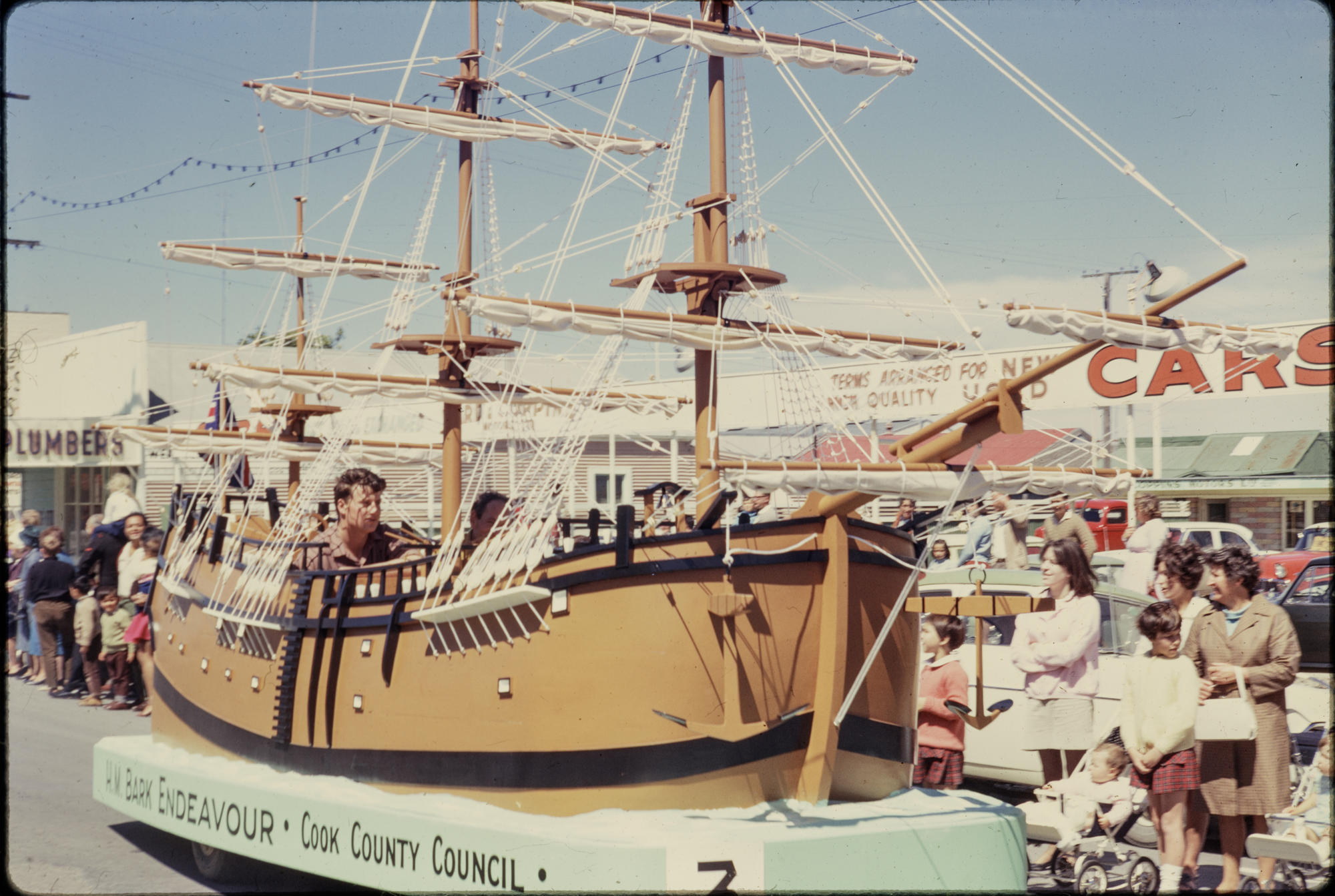 Queen Elizabeth II Royal visit. Cook County Council float - Tairawhiti ...