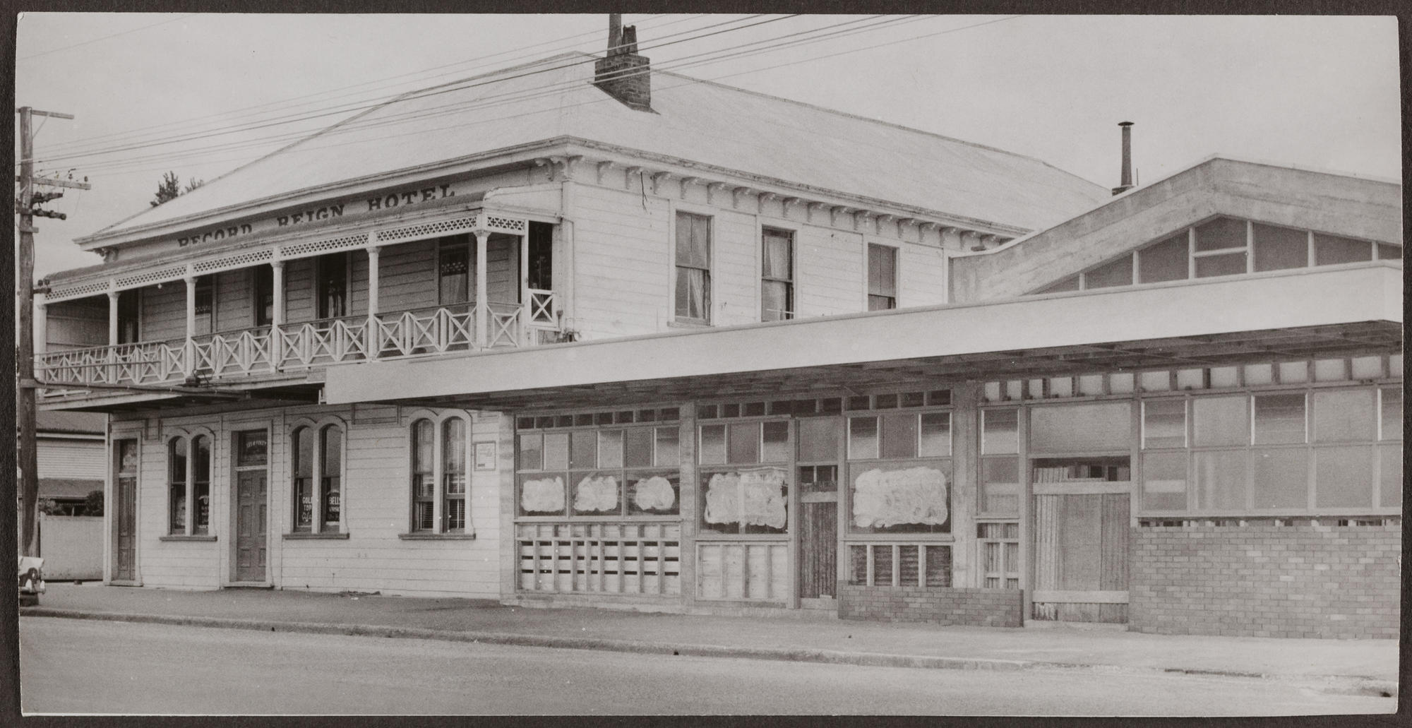 Record Reign Hotel - Tairawhiti Museum