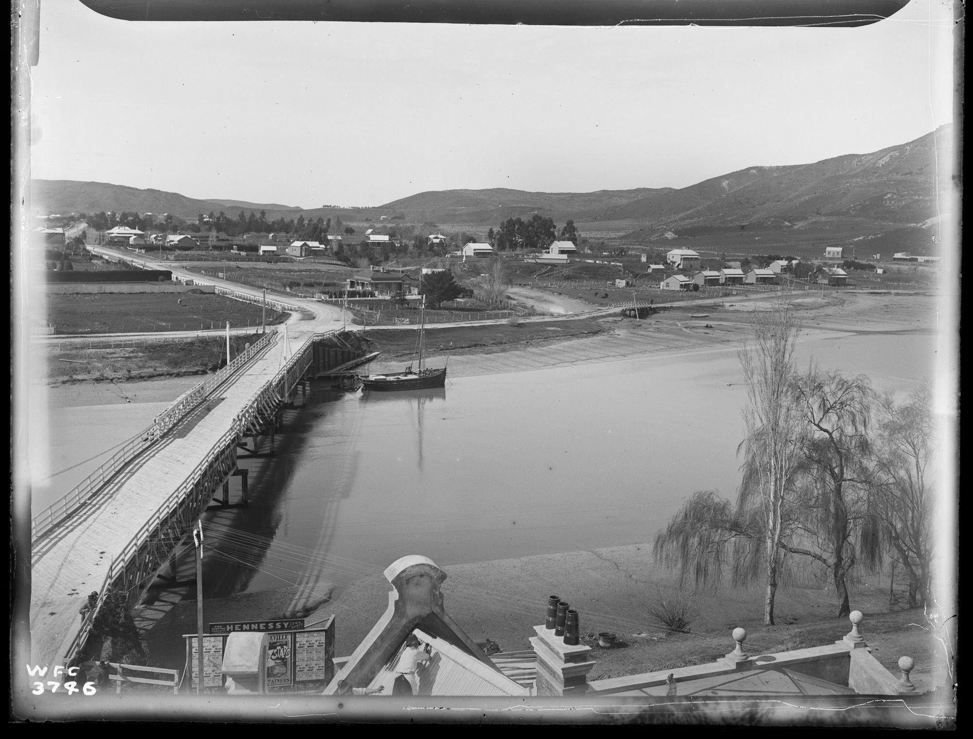Tūranganui River bridge - Tairawhiti Museum
