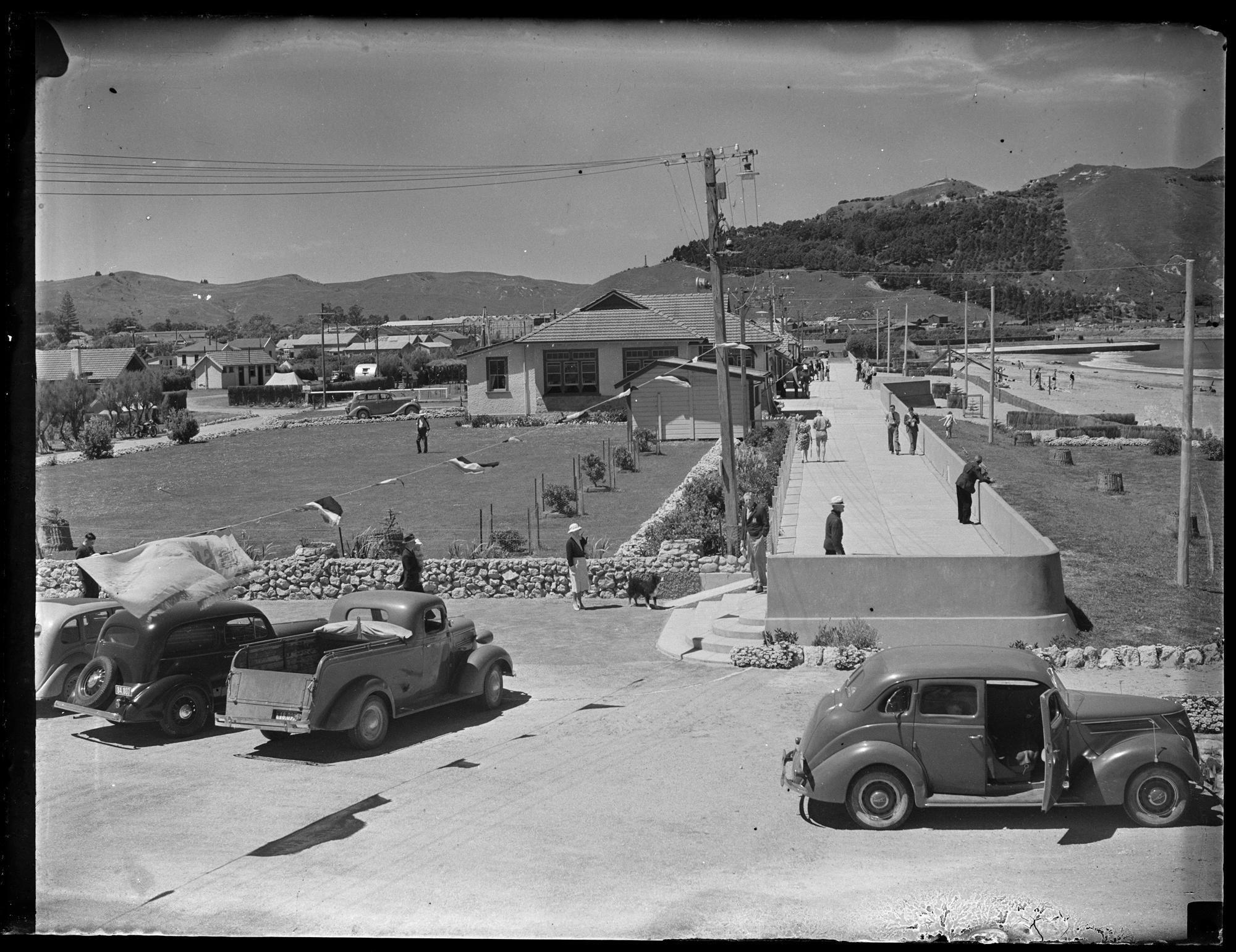 Waikanae Beach front - Tairawhiti Museum