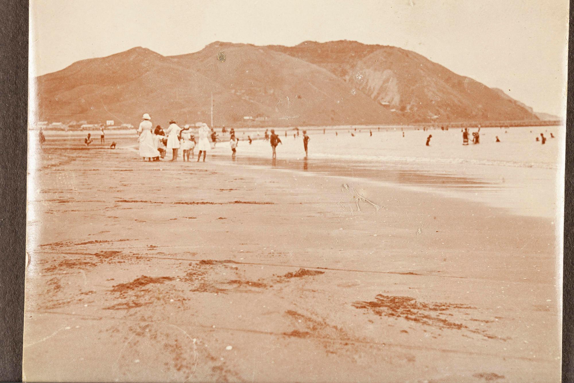 Waikanae Beach - Tairawhiti Museum