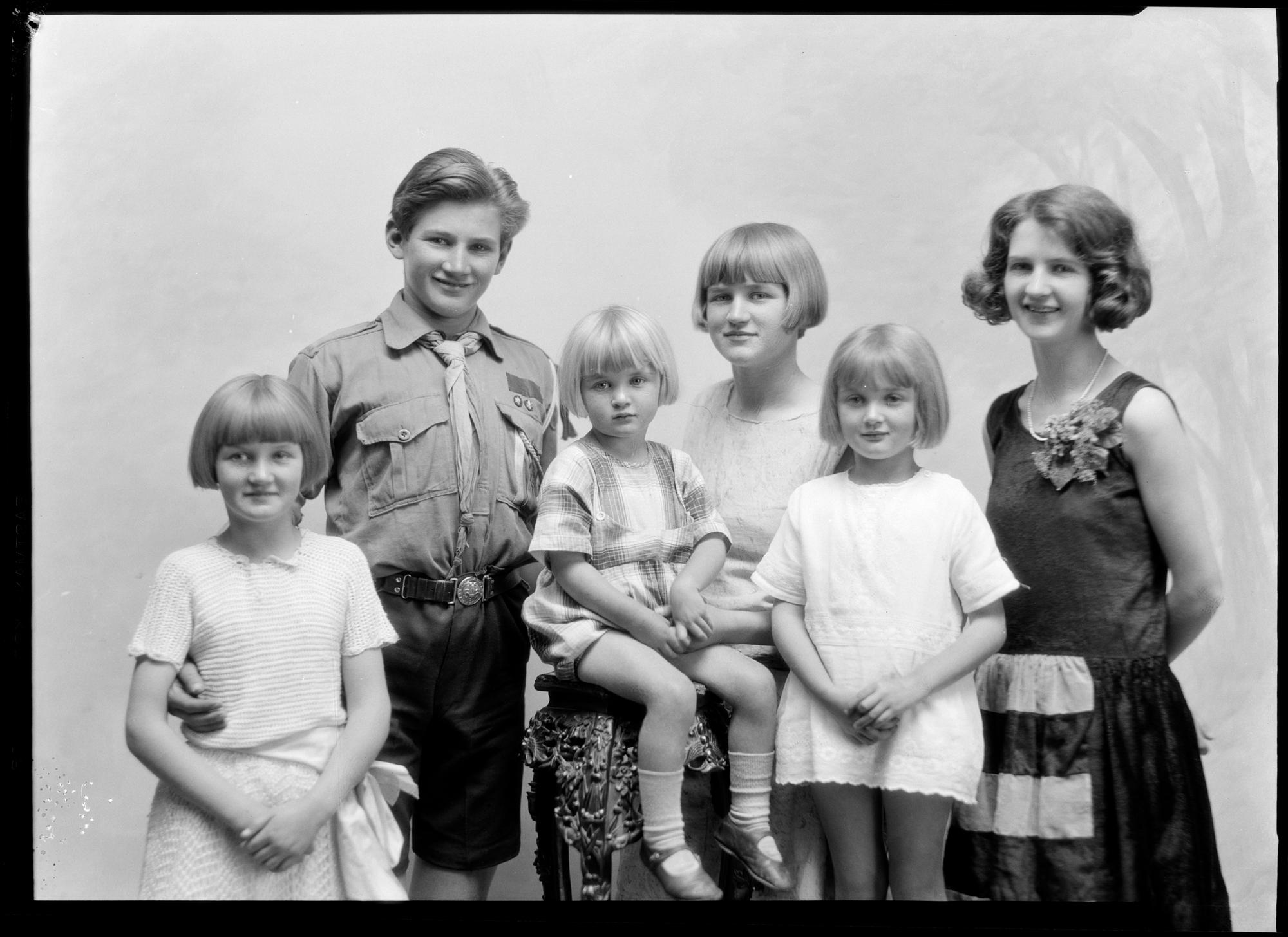 Six Millard children - Tairawhiti Museum